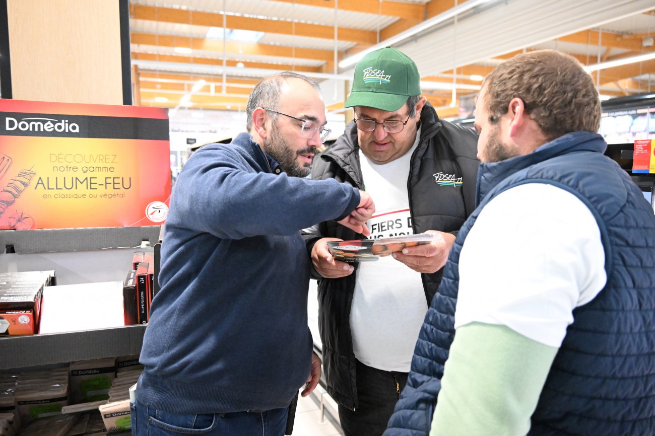SAONE ET LOIRE : Les agriculteurs à Intermarché, au Creusot, pour ...