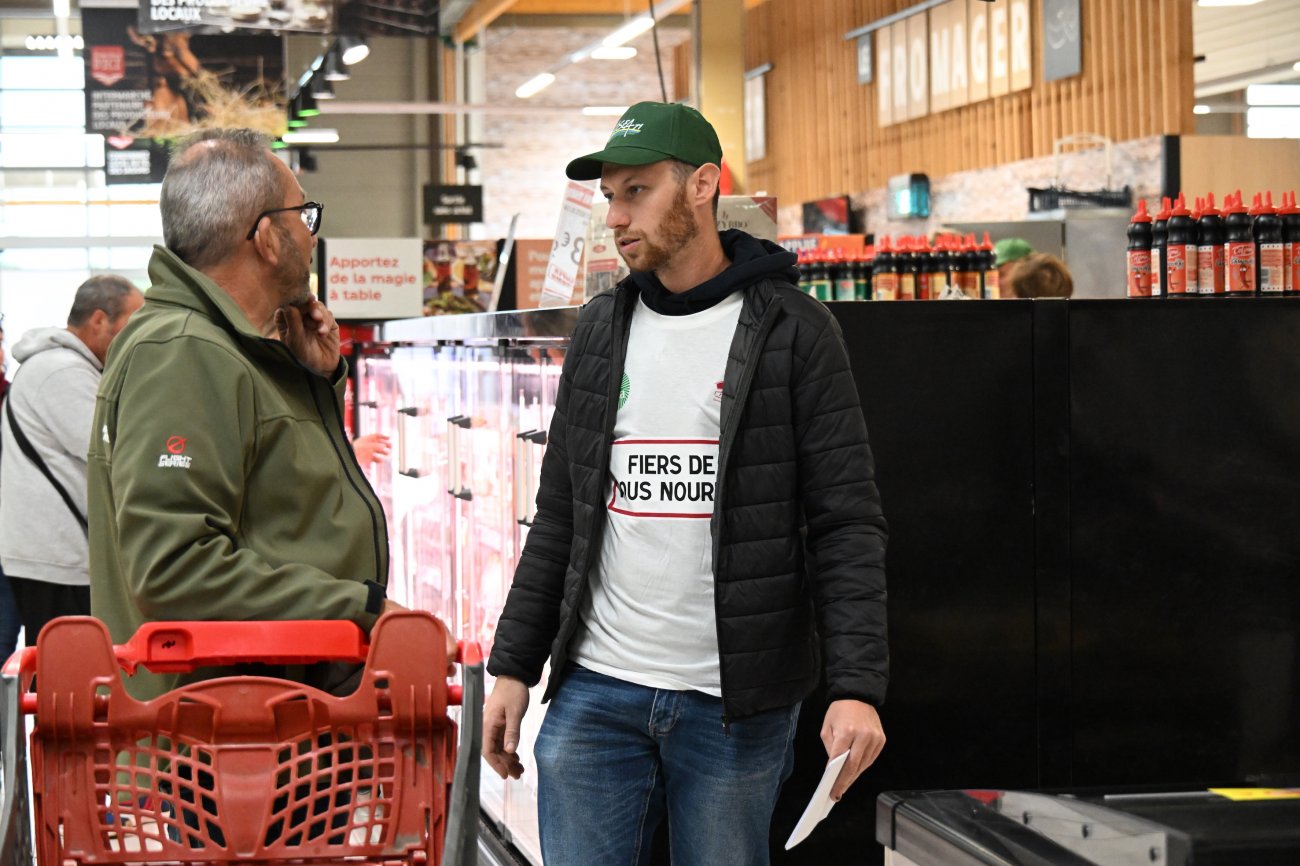 SAONE ET LOIRE : Les agriculteurs à Intermarché, au Creusot, pour ...