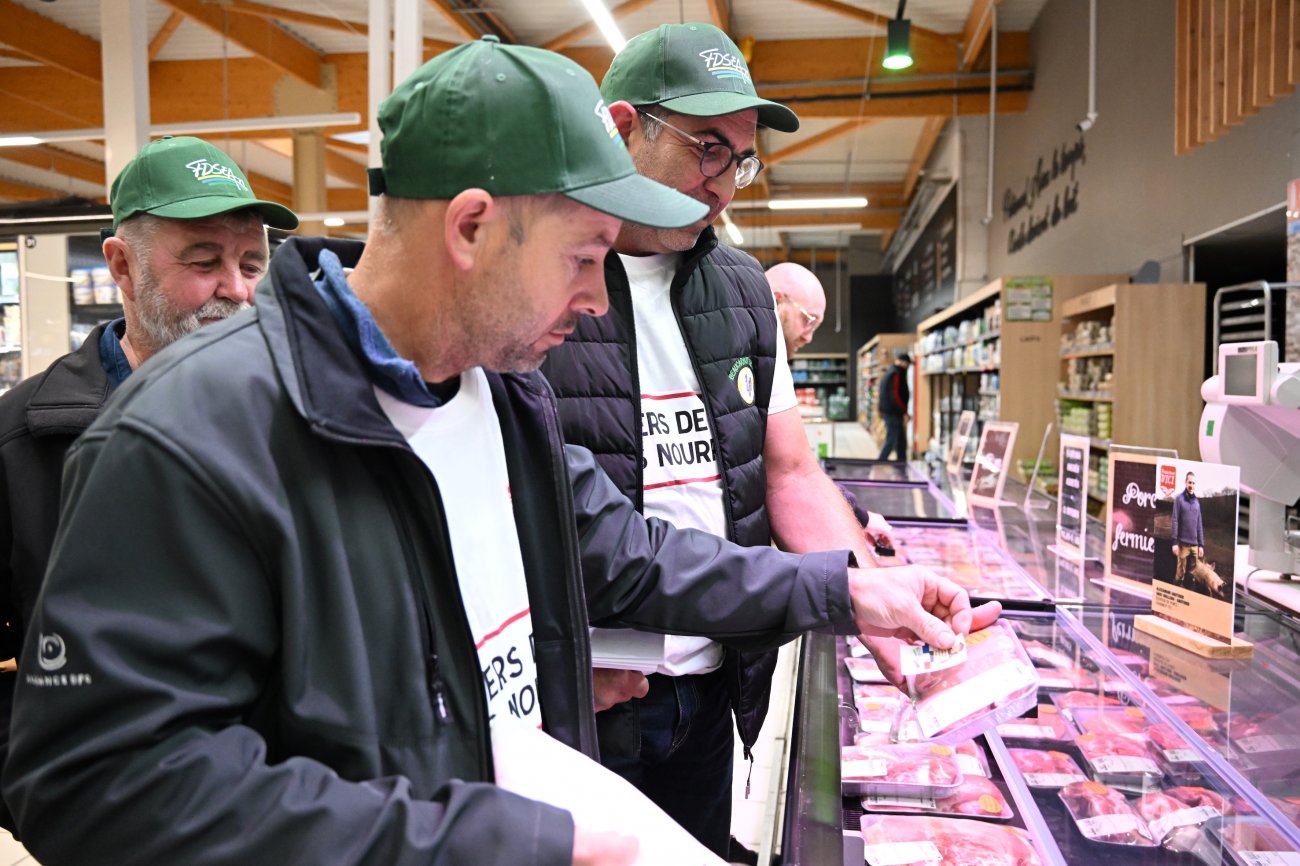 SAONE ET LOIRE : Les agriculteurs à Intermarché, au Creusot, pour ...